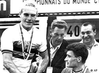 1966: Rudi Altig campeão mundial de ciclismo de estrada – DW – 28/08/2016