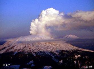 1980: Erupção vulcânica do monte Santa Helena nos EUA