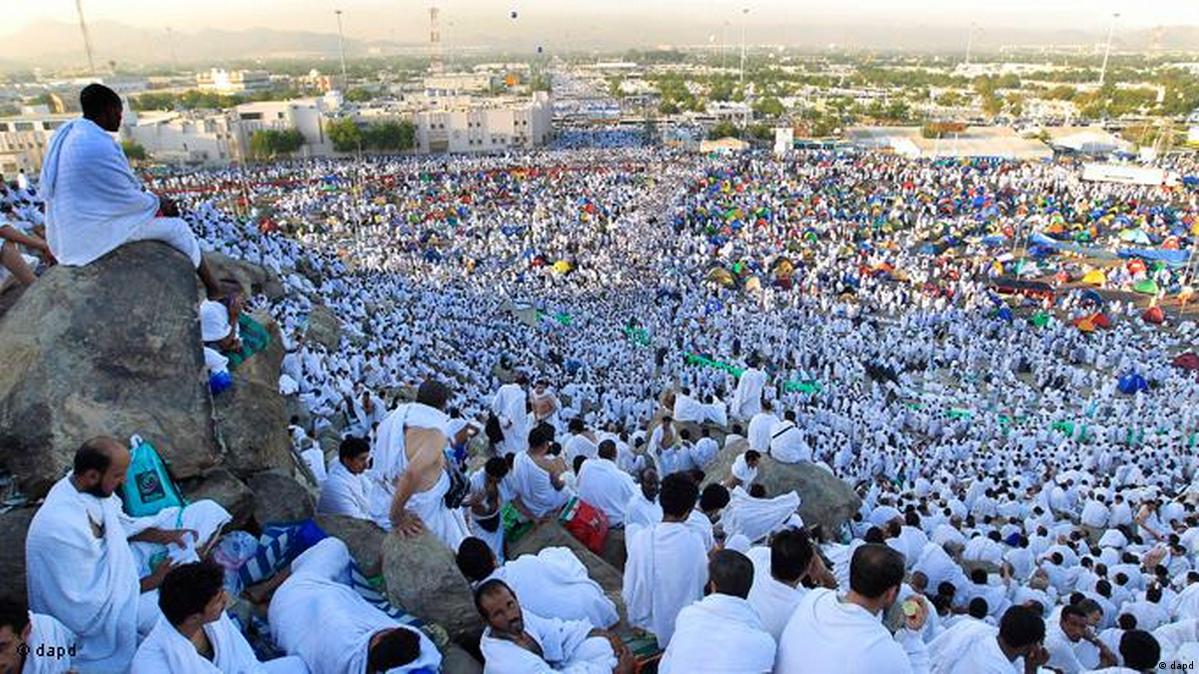 Mahajjata na tsayuwar Arafa cikin yanayi na zafi