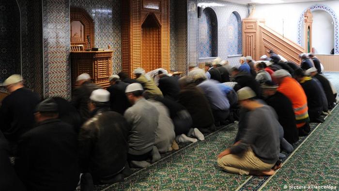 Study sparks debate about Muslim integration | Germany | News and in ...