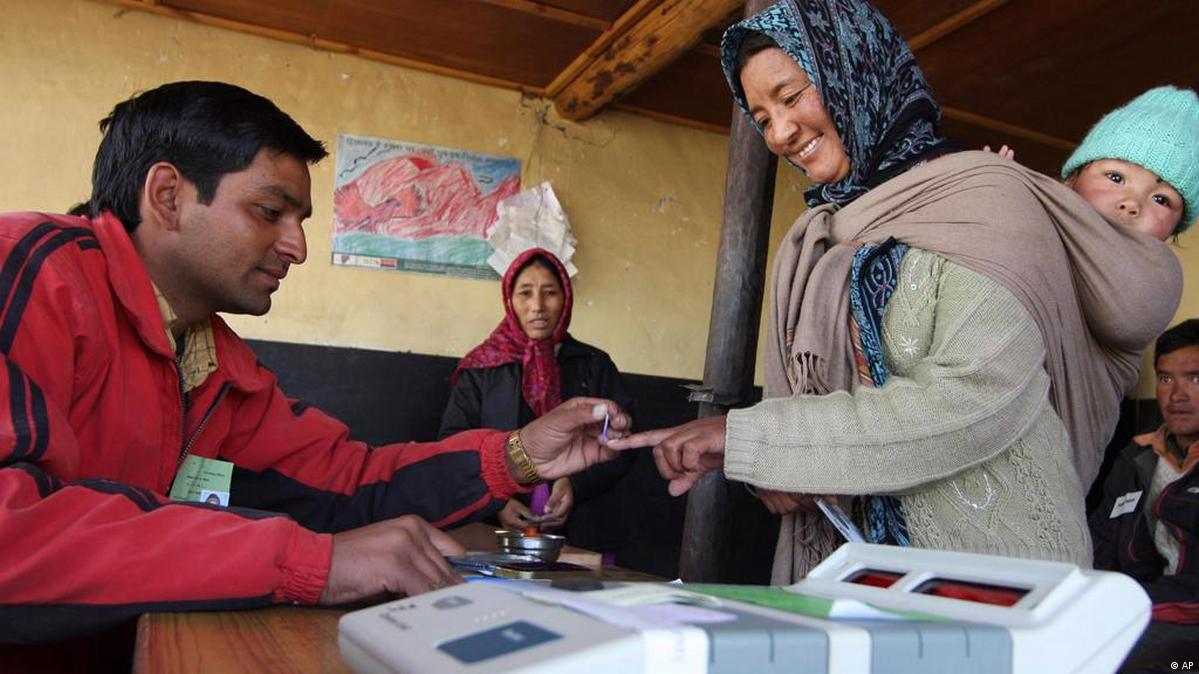 'Thumbs down' voting – DW – 11/27/2013