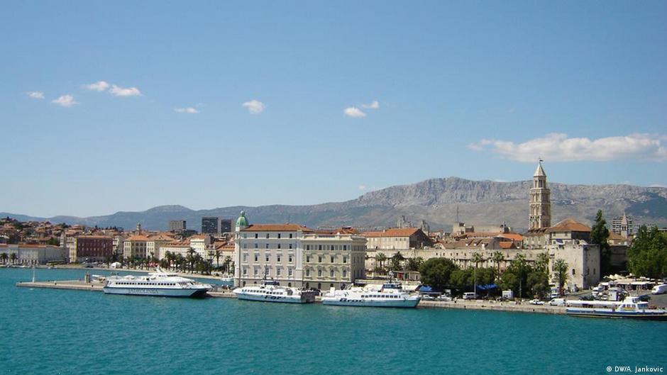 Plavo more, fini ljudi i stari madraci – DW – 10. 3. 2012.