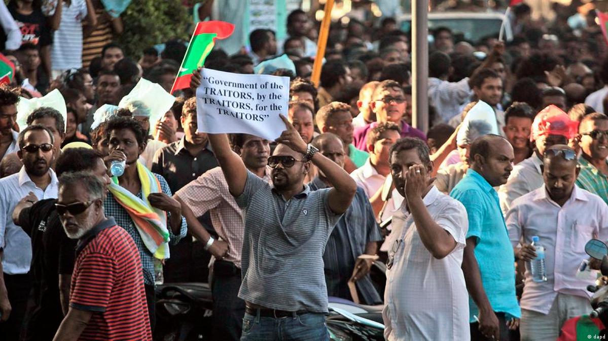 Behind the scenes – DW – 02/13/2012