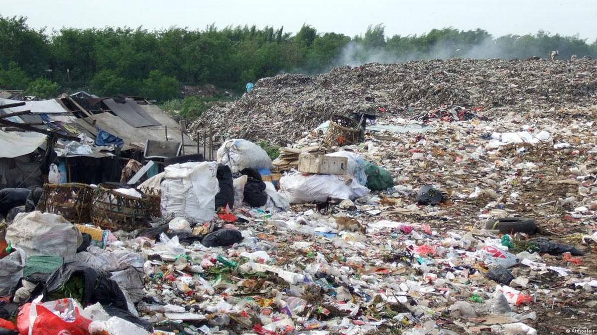 Getting rid of trash – DW – 02/21/2012