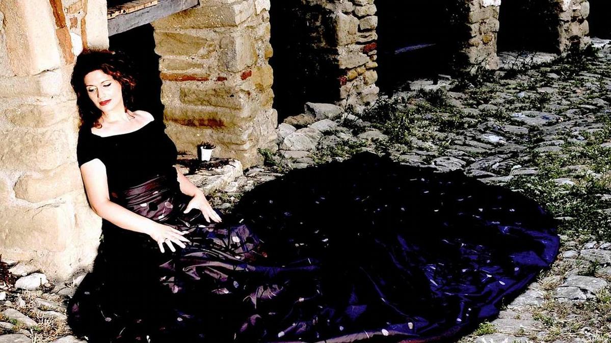 Eda Zari – DW – 03/25/2012