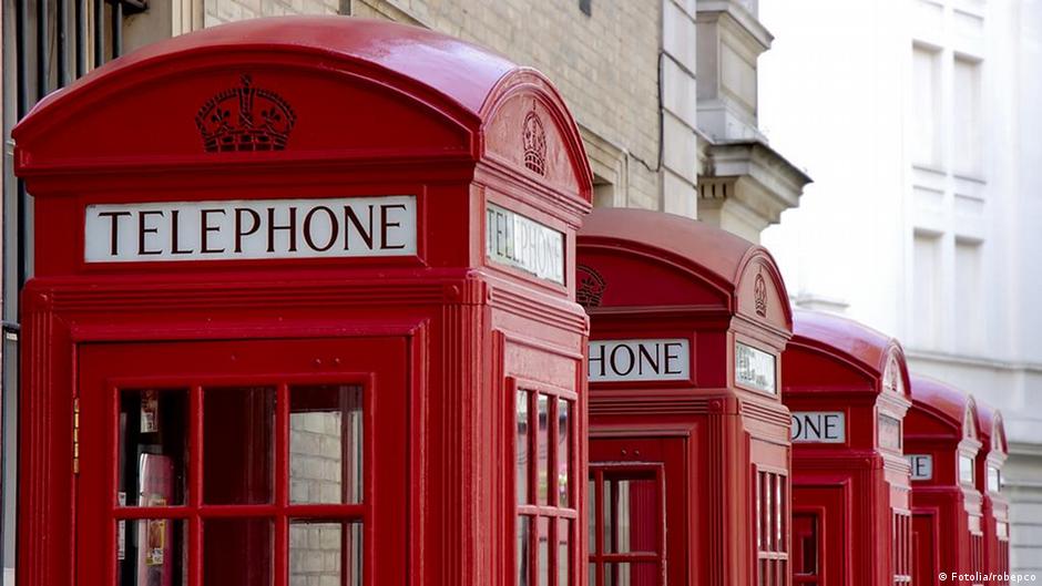 Sunny future for London's telephone boxes – DW – 03/12/2015