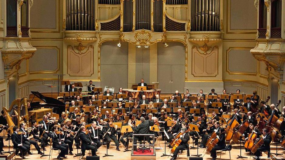 Hamburg Symphony Orchestra commemorates Babyn Yar in Kyiv – DW – 09/29/2016