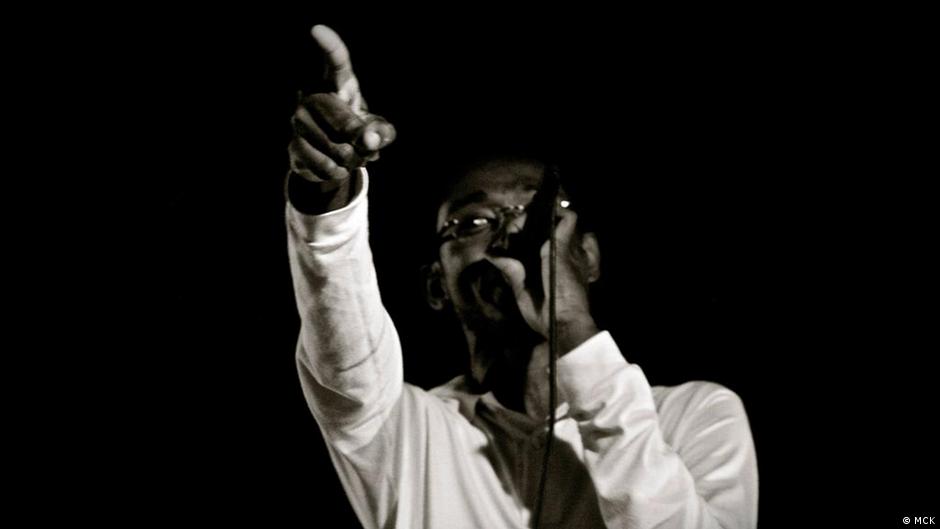 Rapper MCK vive "no país do Pai Banana" – DW – 01/02/2017