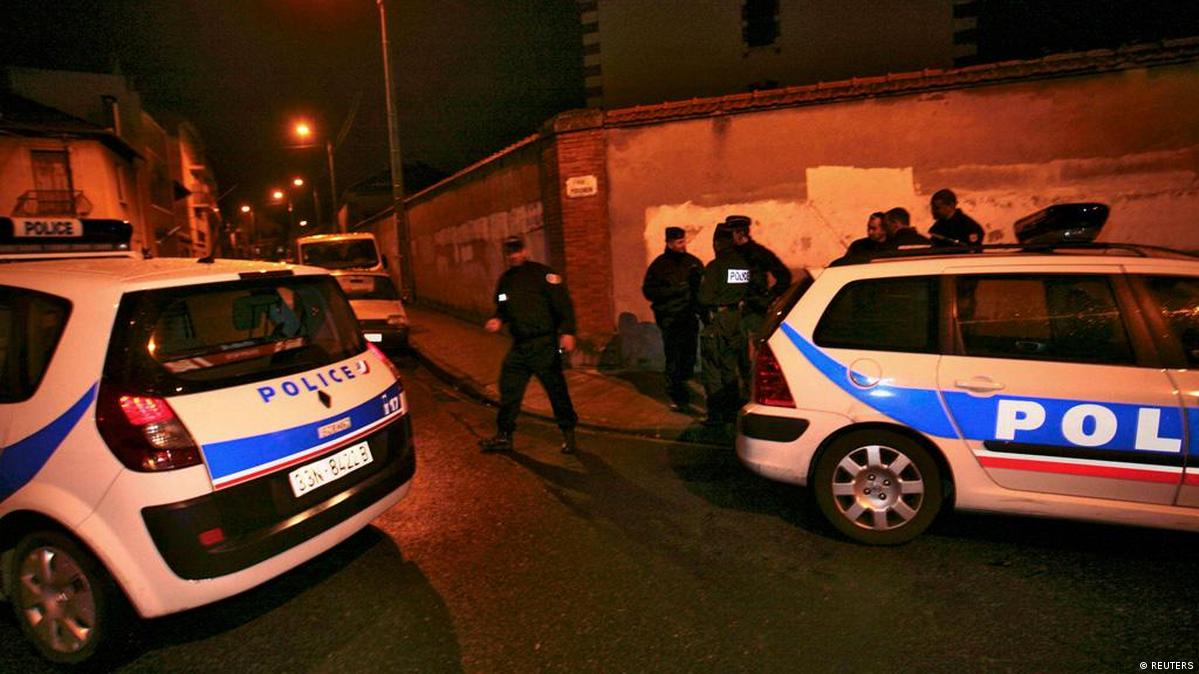 Blasts in French shooter siege – DW – 03/22/2012