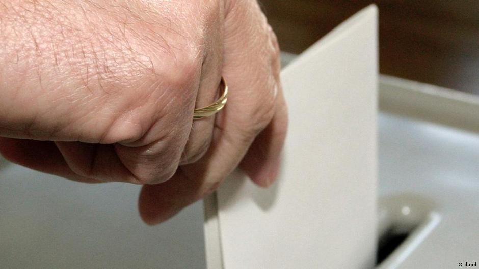 Wahl im Saarland: erwartet wird Kopf-an-Kopf-Rennen – DW – 24.03.2012