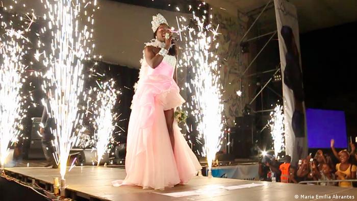 Cantora angolana Titica leva o kuduro ao Brasil | NOTÍCIAS | DW | 23.09 ...