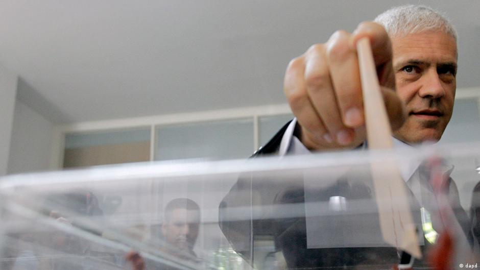 Tough times for Tadic – DW – 05/07/2012