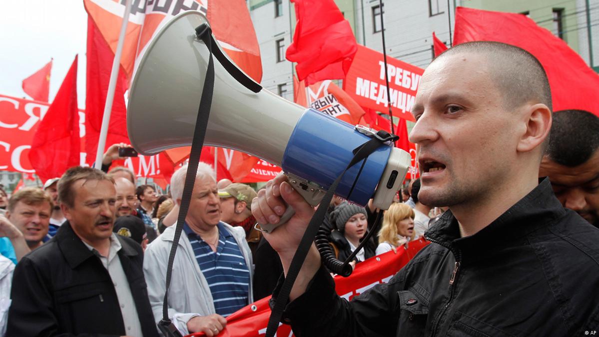 Russian activists searched – DW – 06/11/2012