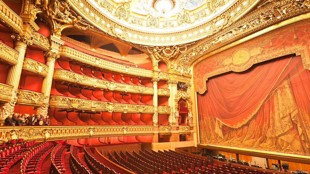 Petition over Paris opera house building works – DW – 11/08/2015