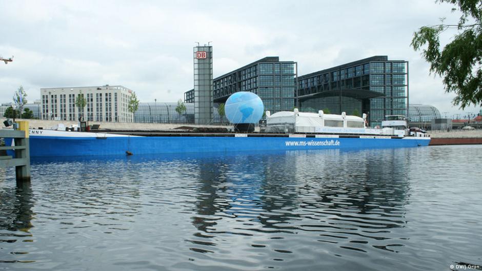 Sustainability: A floating exhibition ship brings science to the public ...