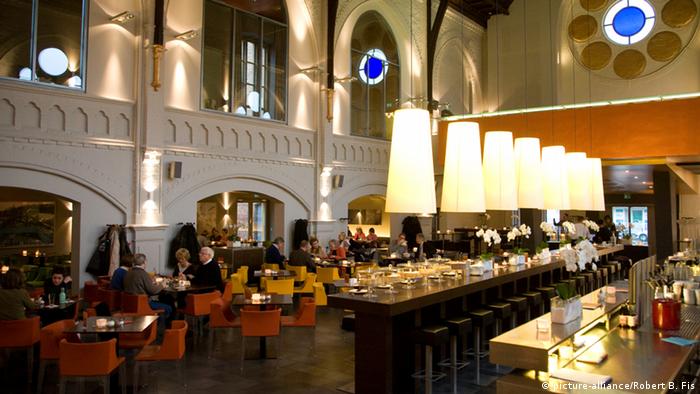 Lesson 29: At the restaurant 1 – Im Restaurant 1