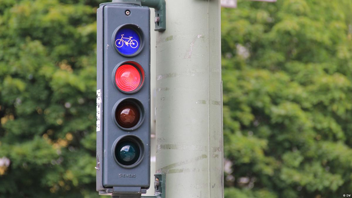 Should cyclists be allowed to run red lights?