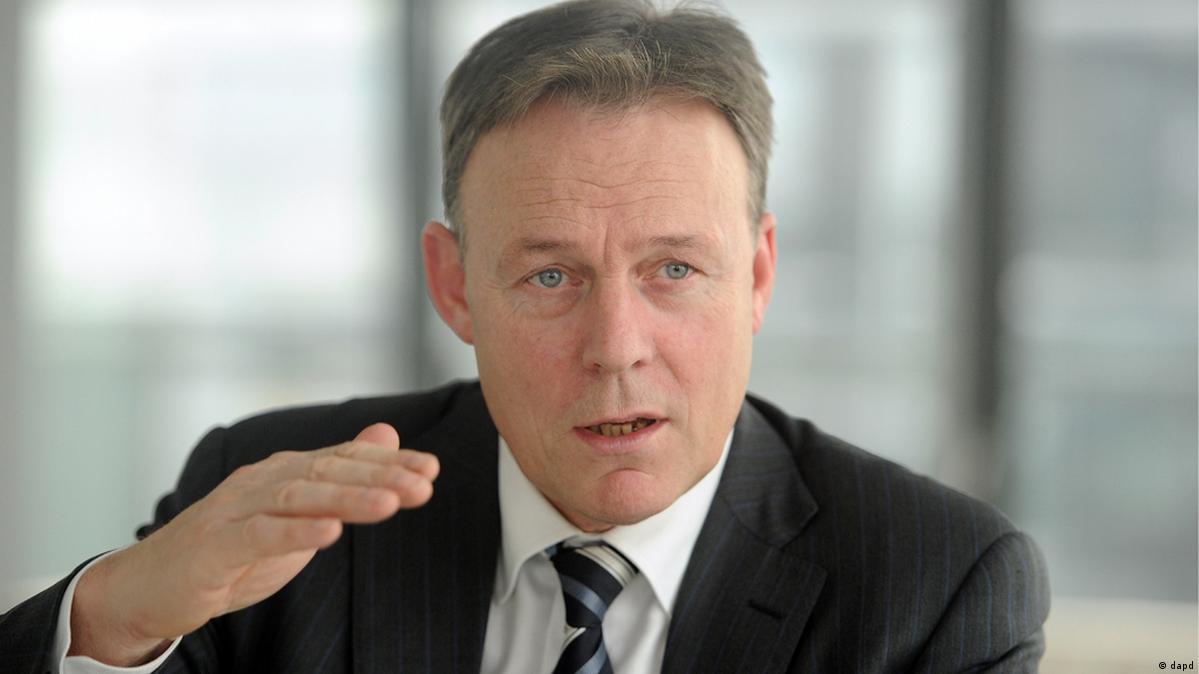 Europe loves Obama – DW – 11/02/2012