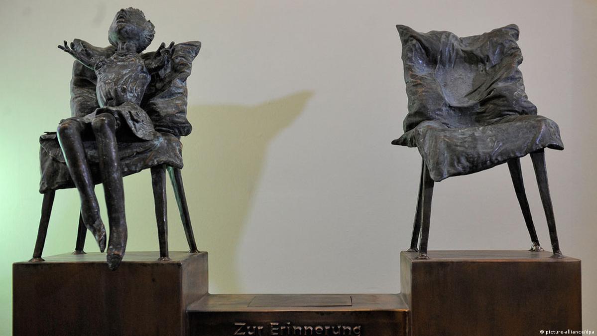 Thalidomide Statue