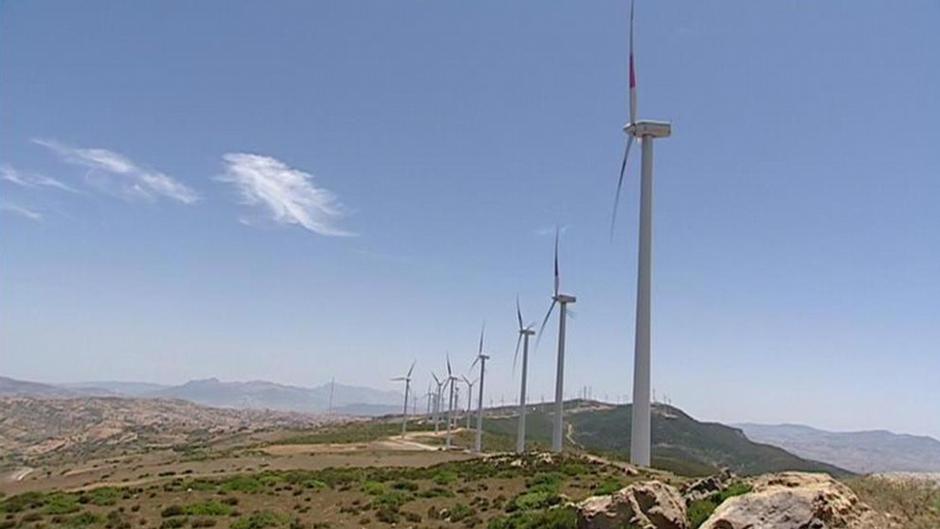 Energy in the Wind - a Moroccan wind farm produces green energy – DW ...