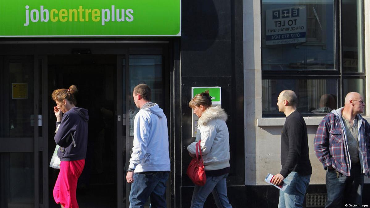 More work, less pay: Is the UK's low-wage economy working? – DW – 10/19 ...