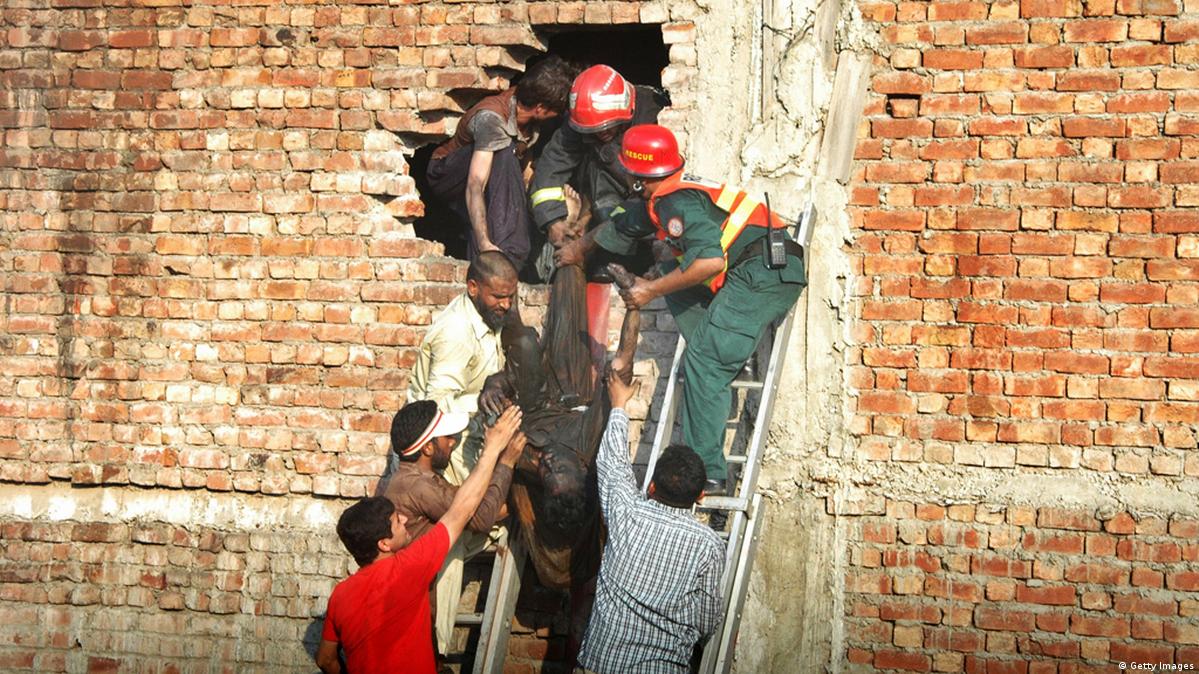 Death toll rises in Pakistan fires – DW – 09/12/2012