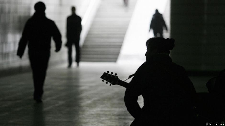 Madrid's buskers multiply – DW – 02/06/2014