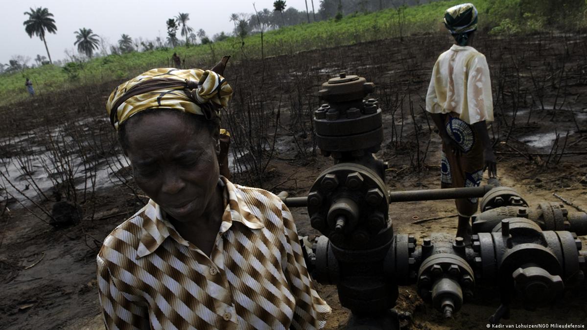 Shell oil agrees to payout over Nigerian spill – DW – 01/07/2015