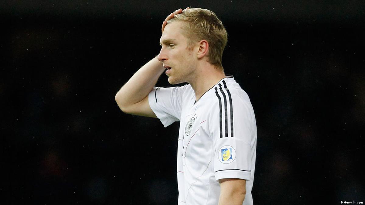 Per Mertesacker speaks of pressure he's felt during career – DW – 03/11 ...