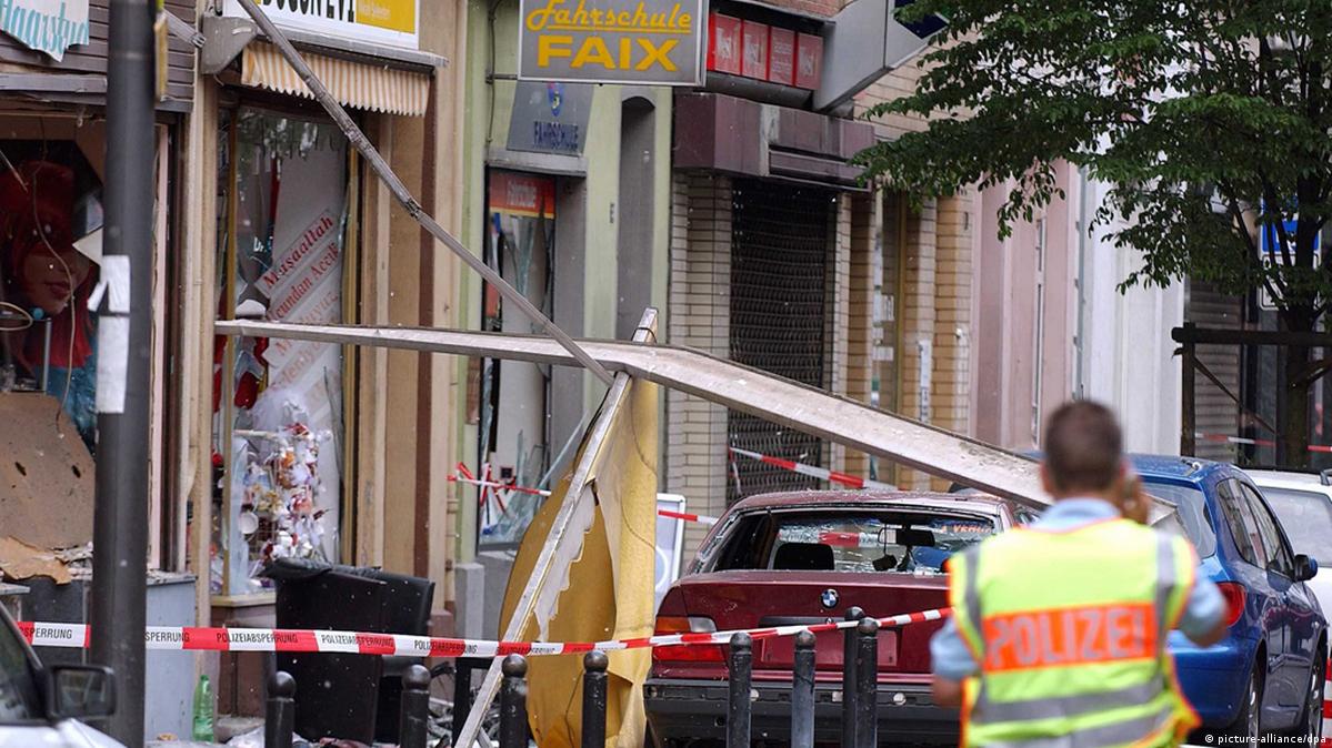 Neo-Nazi propaganda at Cologne bomb site