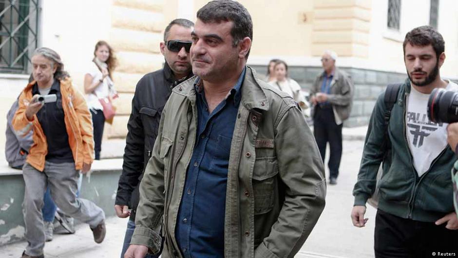 Greek journalist on trial – DW – 11/01/2012