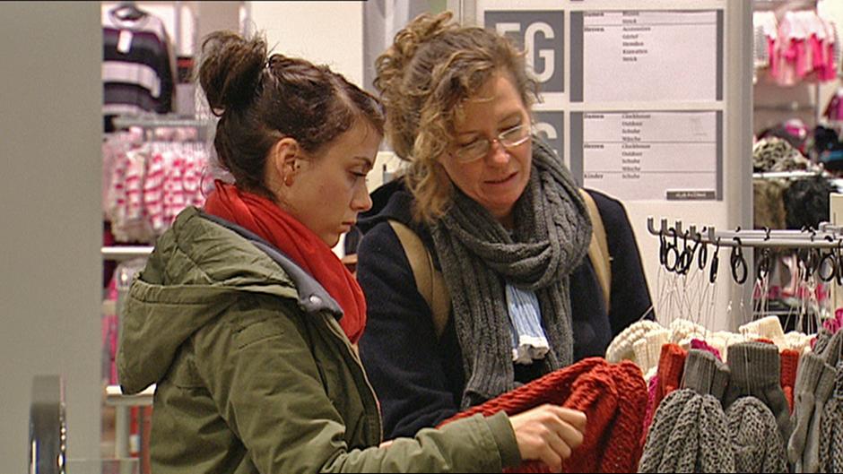 Textile Production in Low-Income Countries – DW – 12/04/2012