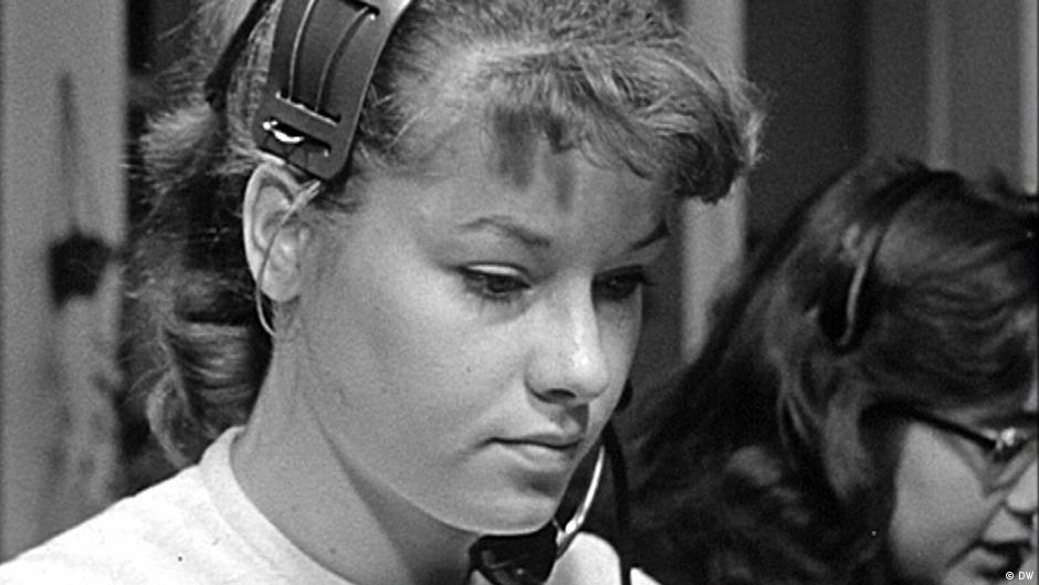 Flashback: Telephone Operators – DW – 01/07/2013