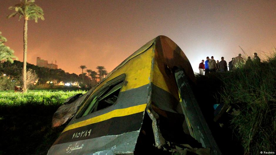 Egyptian army train crashes – DW – 01/15/2013