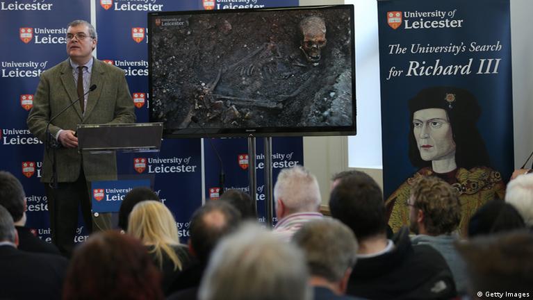 Richard III skeleton found – DW – 02/04/2013
