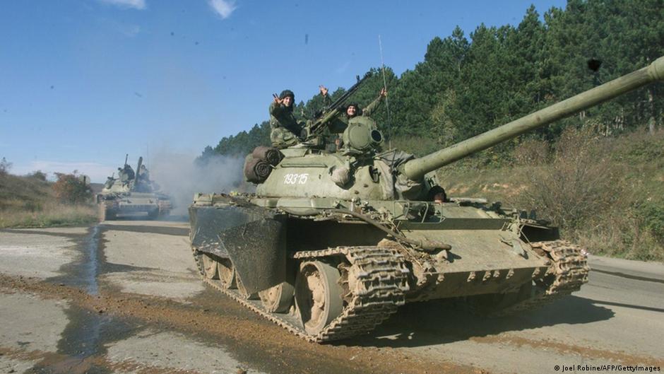 Srpski tenkovi pred Srebrenicom – DW – 09.07.2020