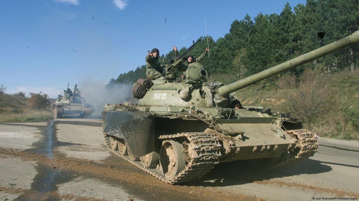 Srpski tenkovi pred Srebrenicom – DW – 09.07.2020