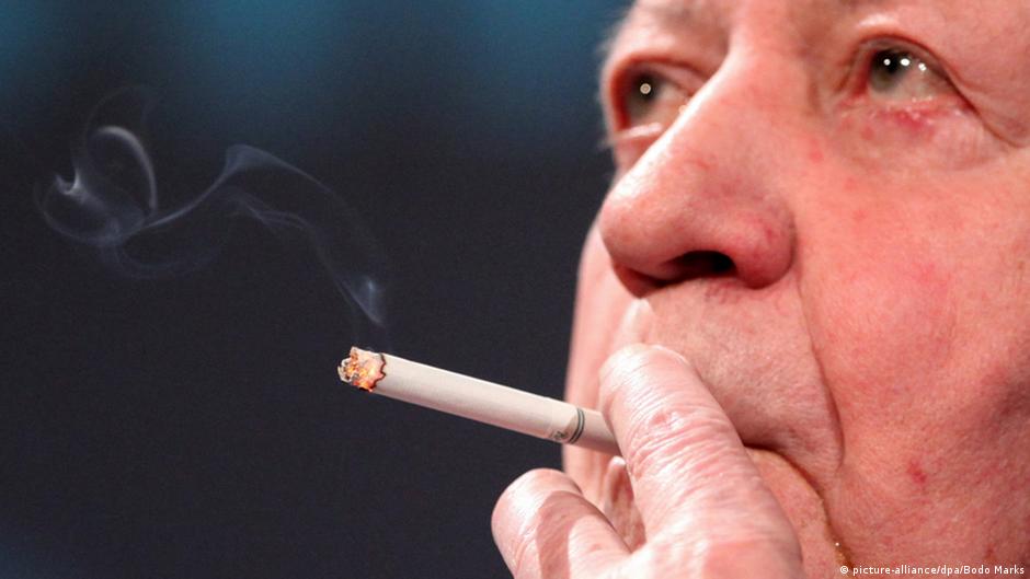 Helmut Schmidt: Germany's smoking conscience – DW – 11/22/2015