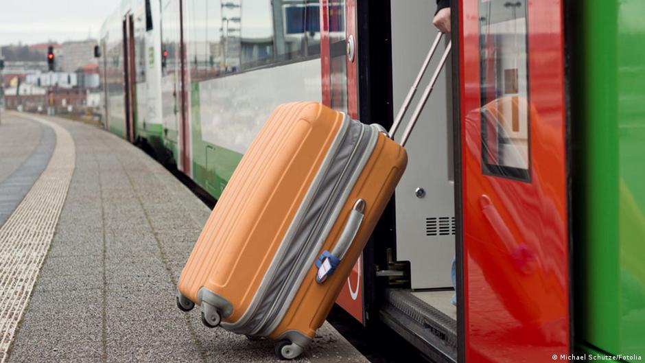 Inside Europe: The homeless lend a hand to Slovak travellers – DW – 05 ...