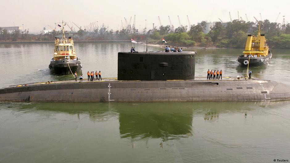 Submarine fire traps sailors – DW – 08/14/2013