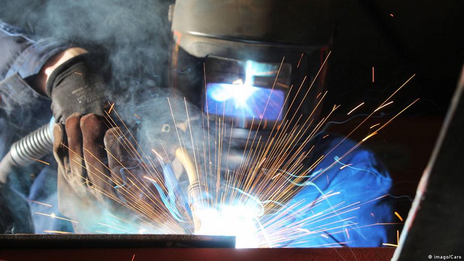 September blip for German industrial output – DW – 11/07/2017