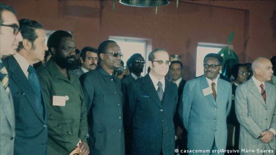 40 anos do Acordo de Alvor em Angola – DW – 15/01/2015