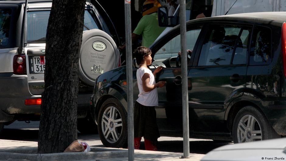 Fëmijët në „situatë rruge“ – Fëmijë pa fëmijëri në Shqipëri – DW – 08 ...