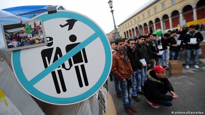 Geprüft, abgeschoben und dann vergessen | DW Deutsch Lernen