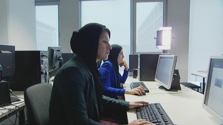 Afghan Computer Expert – DW – 10/10/2013