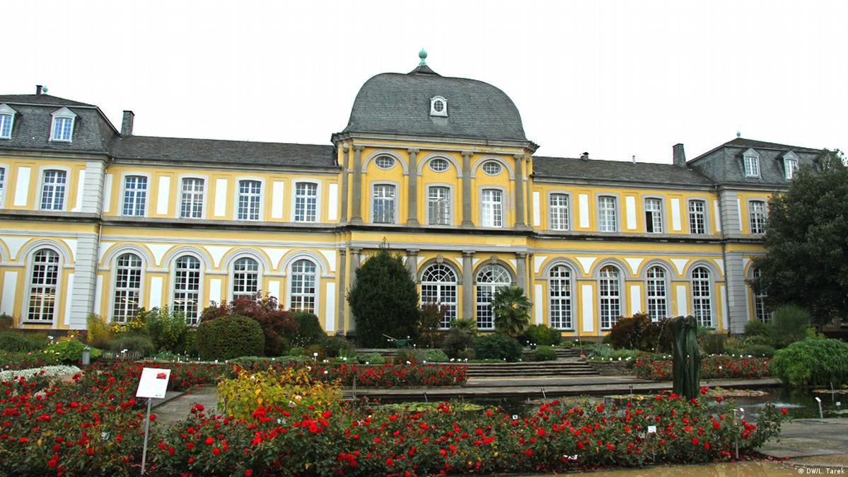 Glass dome could give German Baroque palace futuristic flair – DW – 11 ...