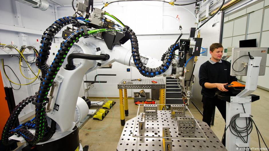 Low German engineering orders – DW – 12/02/2013