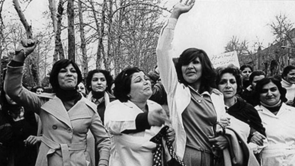 چگونه در اوایل انقلاب حجاب اجباری شد Dw ۱۳۹۲ ۱۰ ۱۴