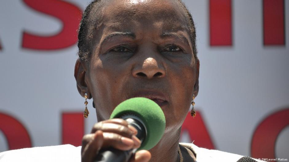 Polícia de Moçambique interroga ativista Alice Mabota – DW – 16/01/2014