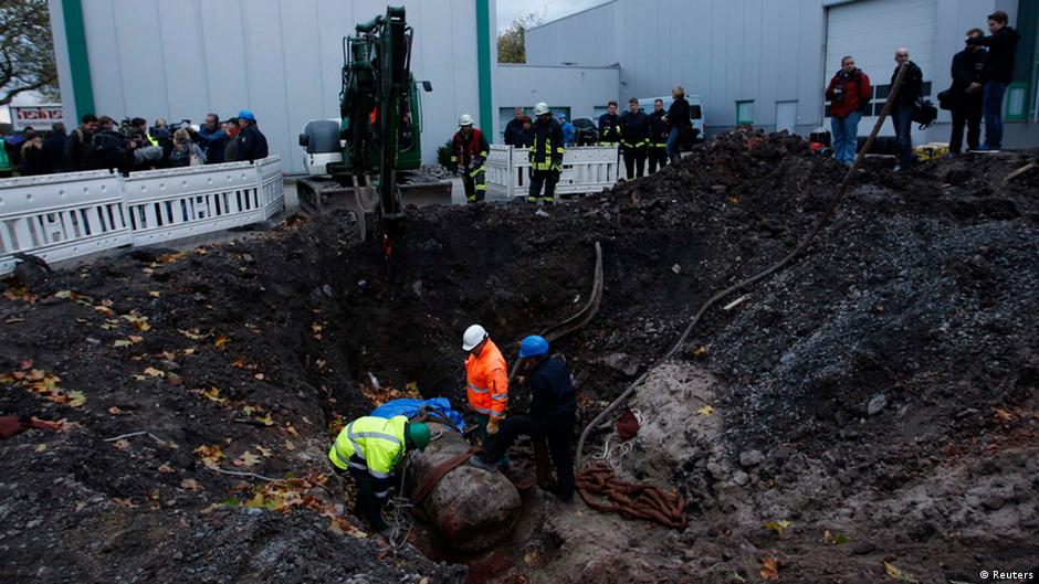 Defusing the bombs of WW2 – DW – 09/04/2014